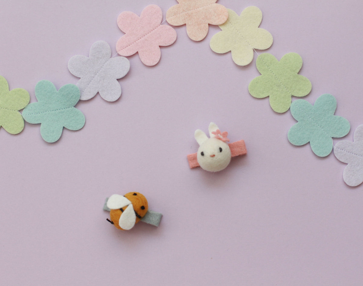 SPRING 2021 || Buzzy Bee – Posy and Pom